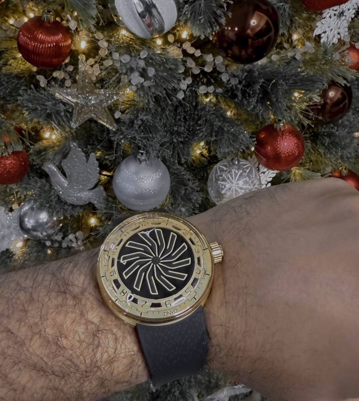 12K - exclusive men's watch with gold case and black rubber strap – ZINVO